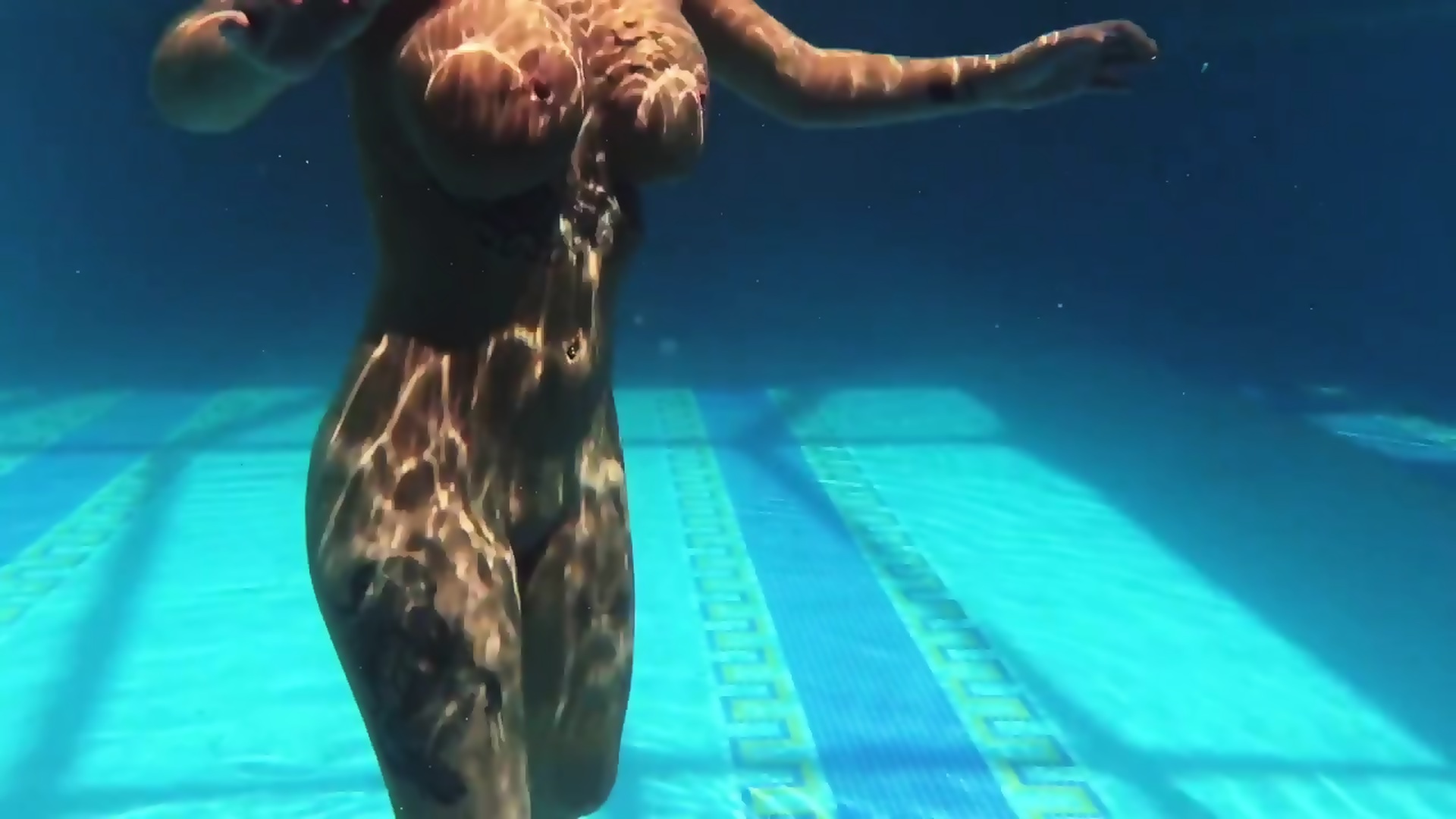Heidi Van Horny With Huge Tits Underwater Eporner