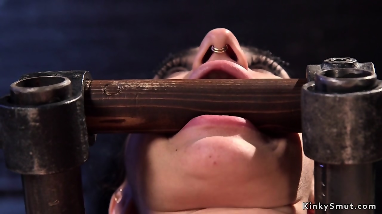 Busty Alt Slave Takes Cattle Prod On Her Skin Eporner