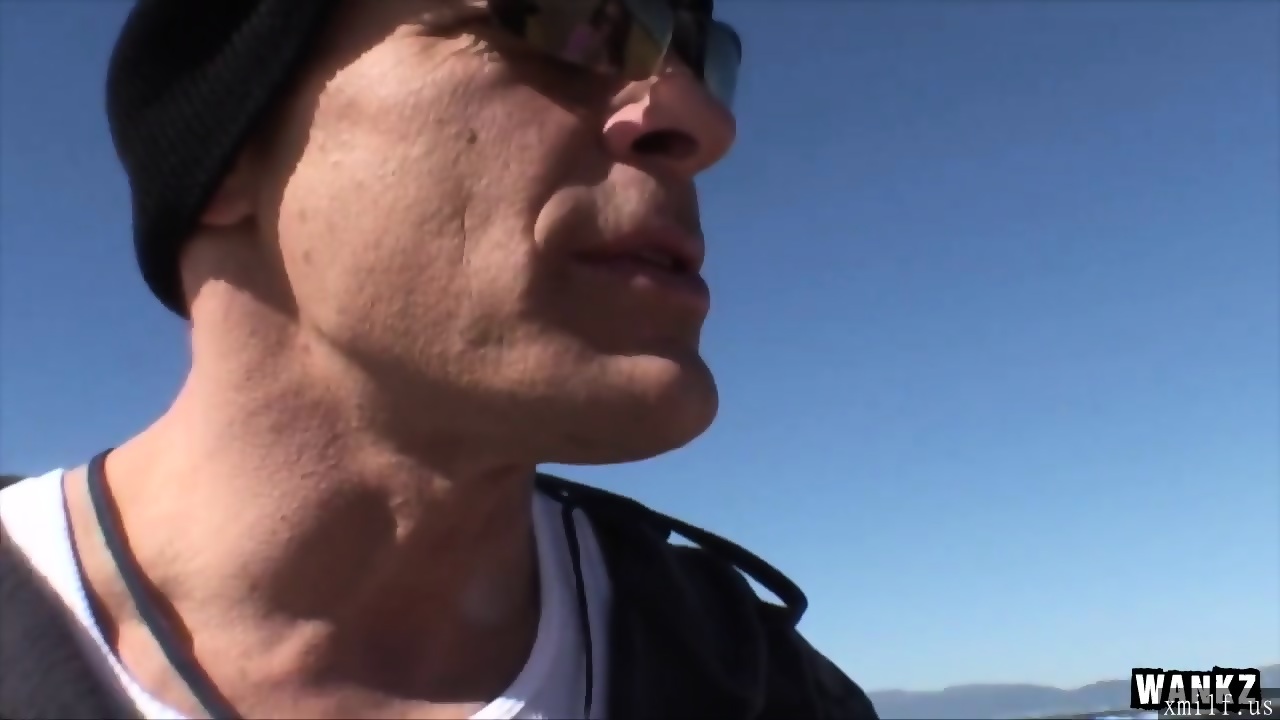 Lucky Cameraman Gets More Than An Eye Full Of Veronica Rayne By Eporner