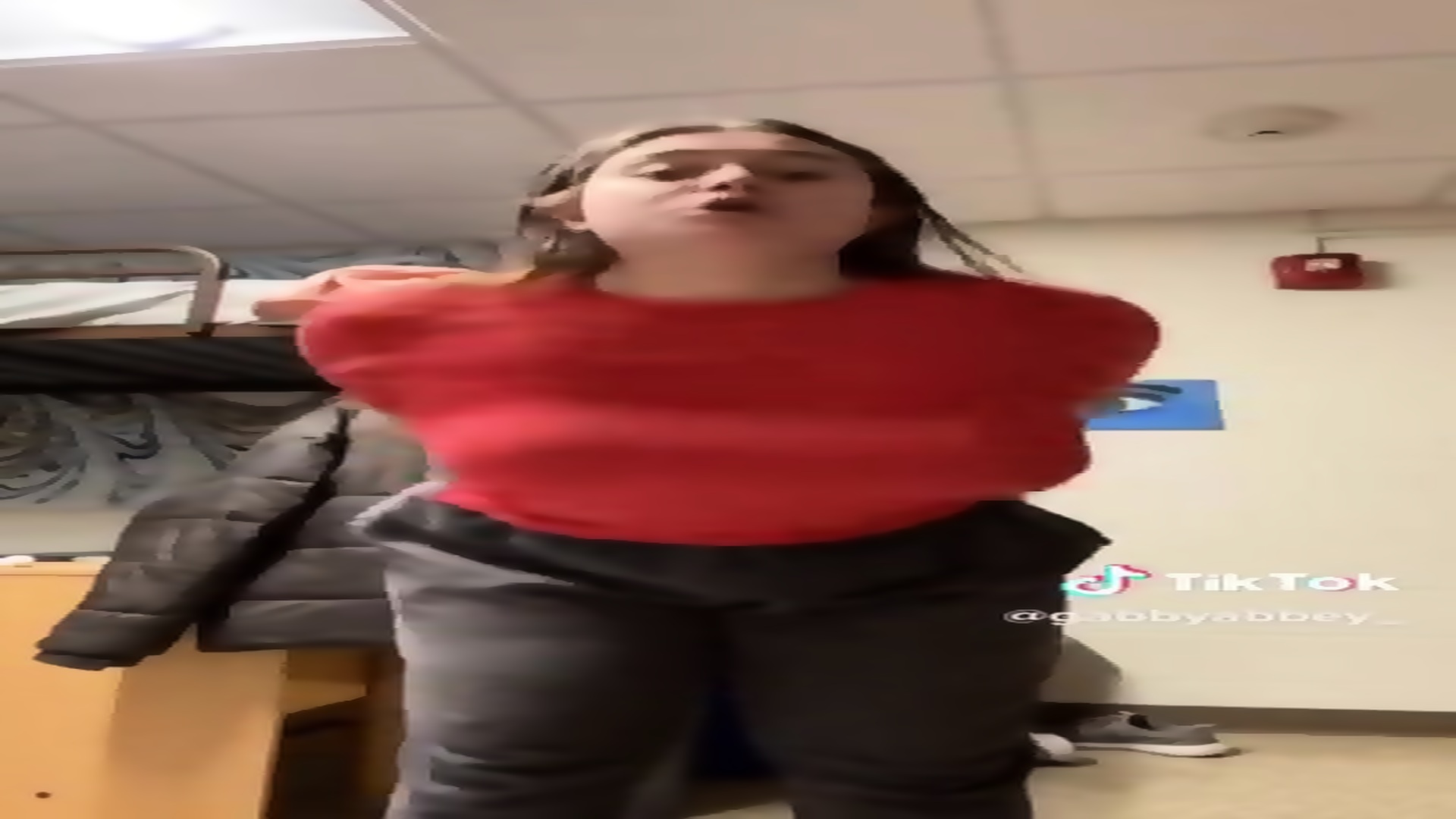 Bouncing Big Tits No Bra Juicy Melons Braless Teen Eporner