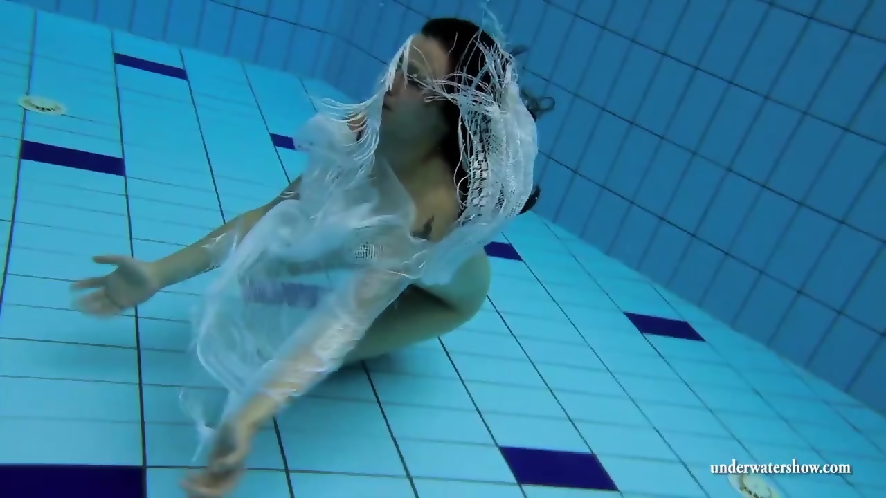Kristy Hot Babe Ewith Big Boobs In The Swimming Pool Eporner