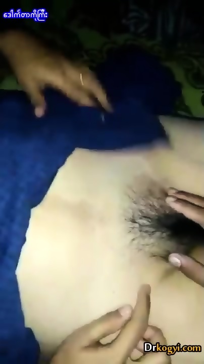 မှိန်းနေတဲ့စော်လေး Eporner