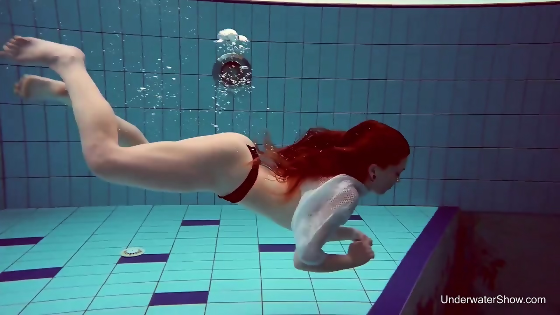 Underwater Swimming Babe Alice Bulbul Eporner