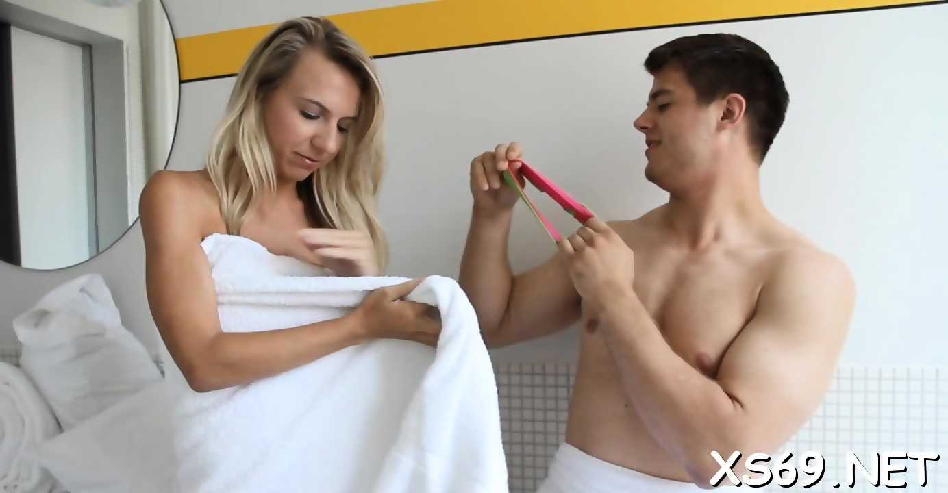 Python Gets Deep Inside Sugary Darling Liona Bee S Wet Cuchy Eporner 