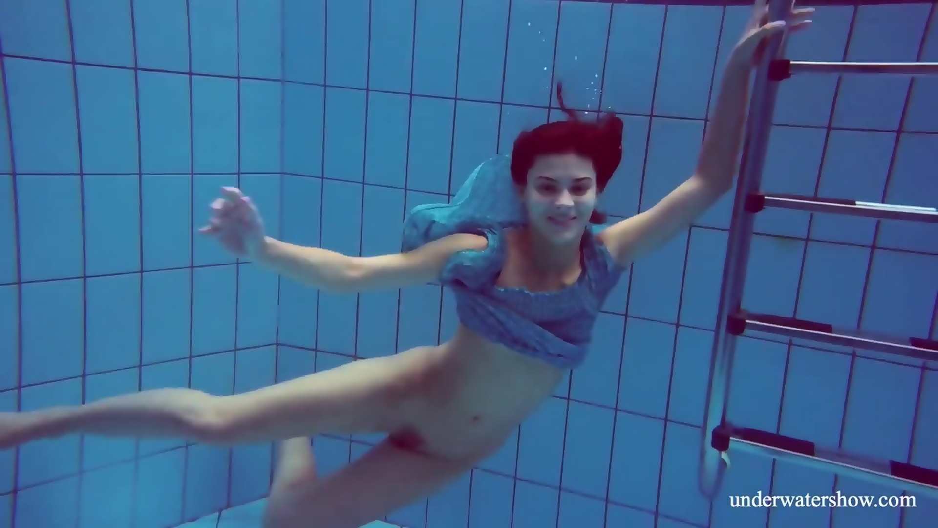 Sexy Tight Teen Marusia Swims Naked Underwater Eporner