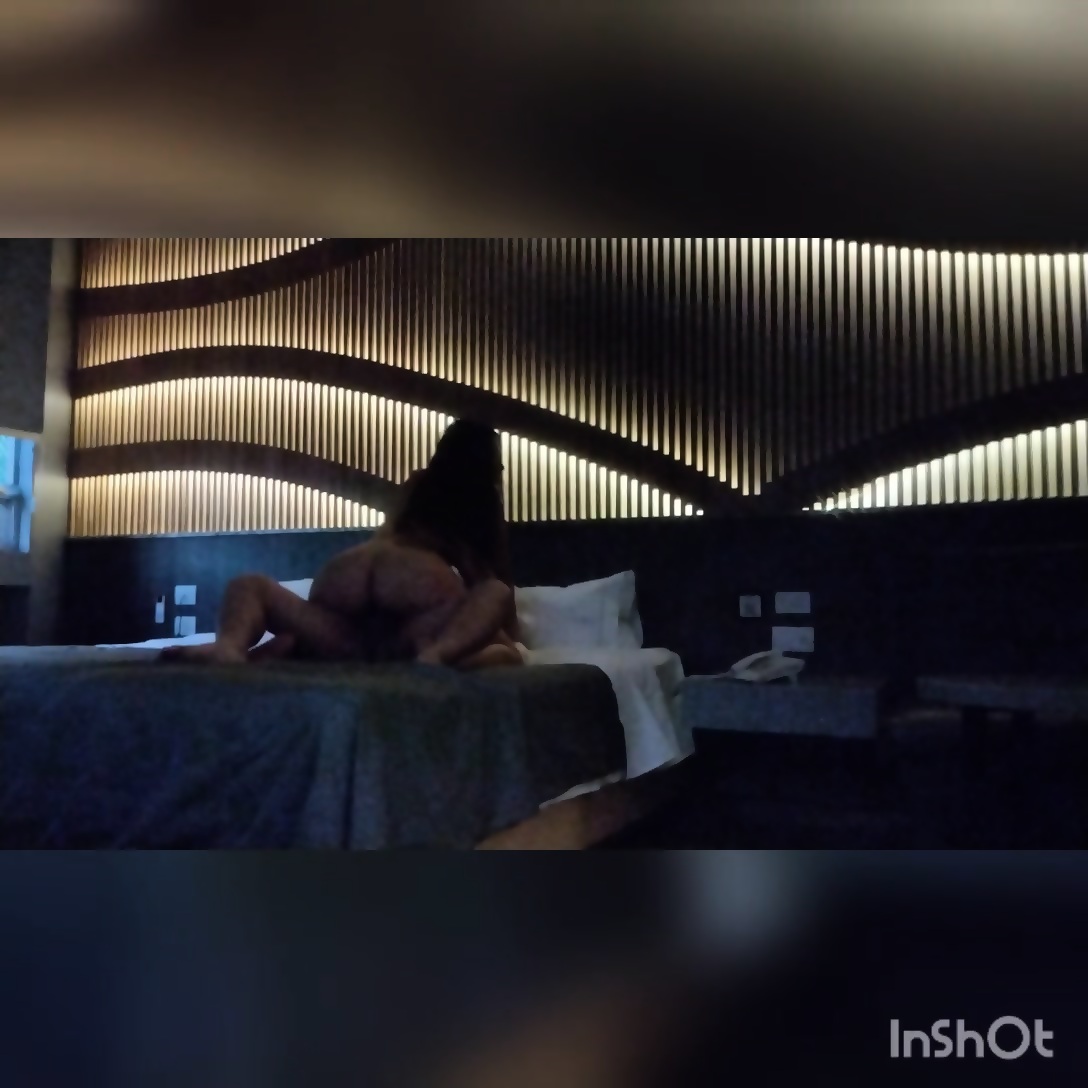 Latina Culona Follando