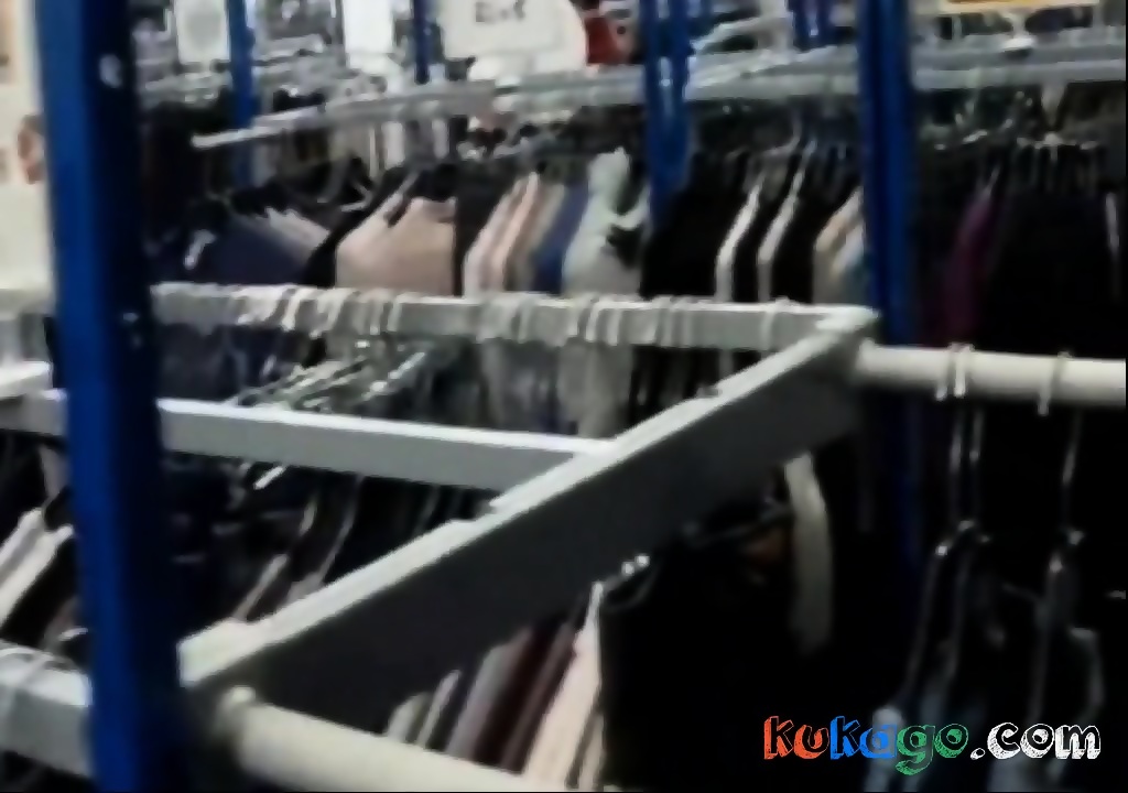 Au Magasin Son Plug Dans Le Cul Eporner
