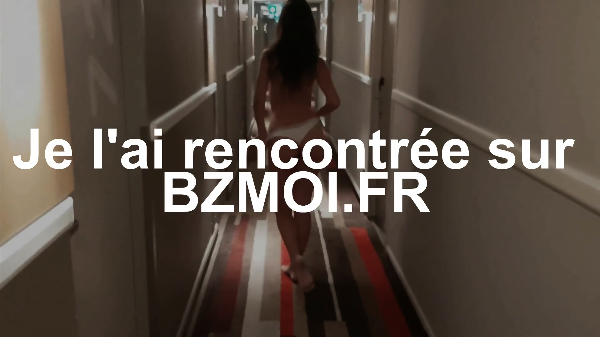 Une Amatrice Sexy Se Montre Nue Dans Le Couloir De Lhotel Eporner
