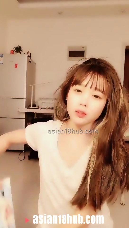 Chinese Live Girl 纯欲天花板童颜kiki最新无毛粉嫩骚逼大黑屌抽插边插边喷水 Eporner