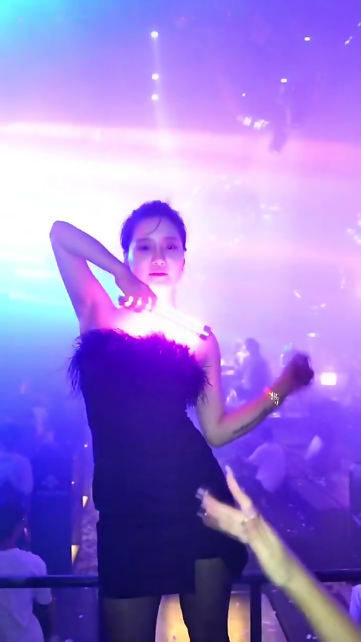 Slow Dance In Bar Eporner