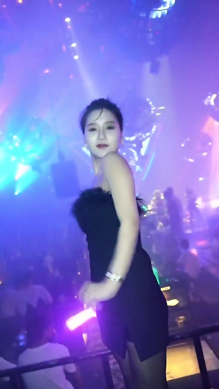 Slow Dance In Bar Eporner