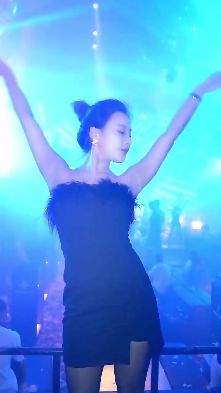 Slow Dance In Bar Eporner
