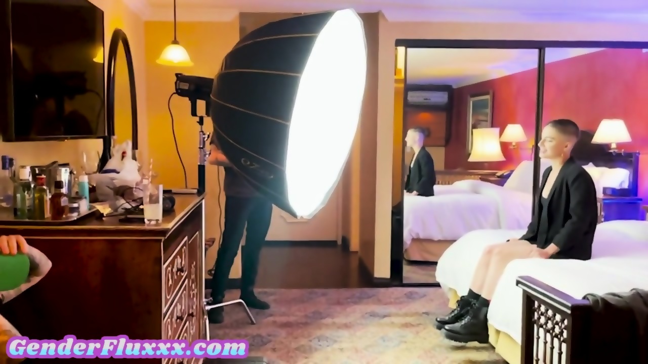 Lesbian Inked Duo Enjoy Kissing N Cuddling On Photo Shooting Eporner