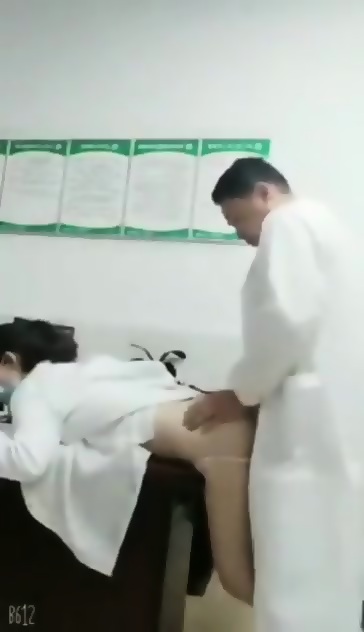 Dokter Praktek Di Meja Eporner