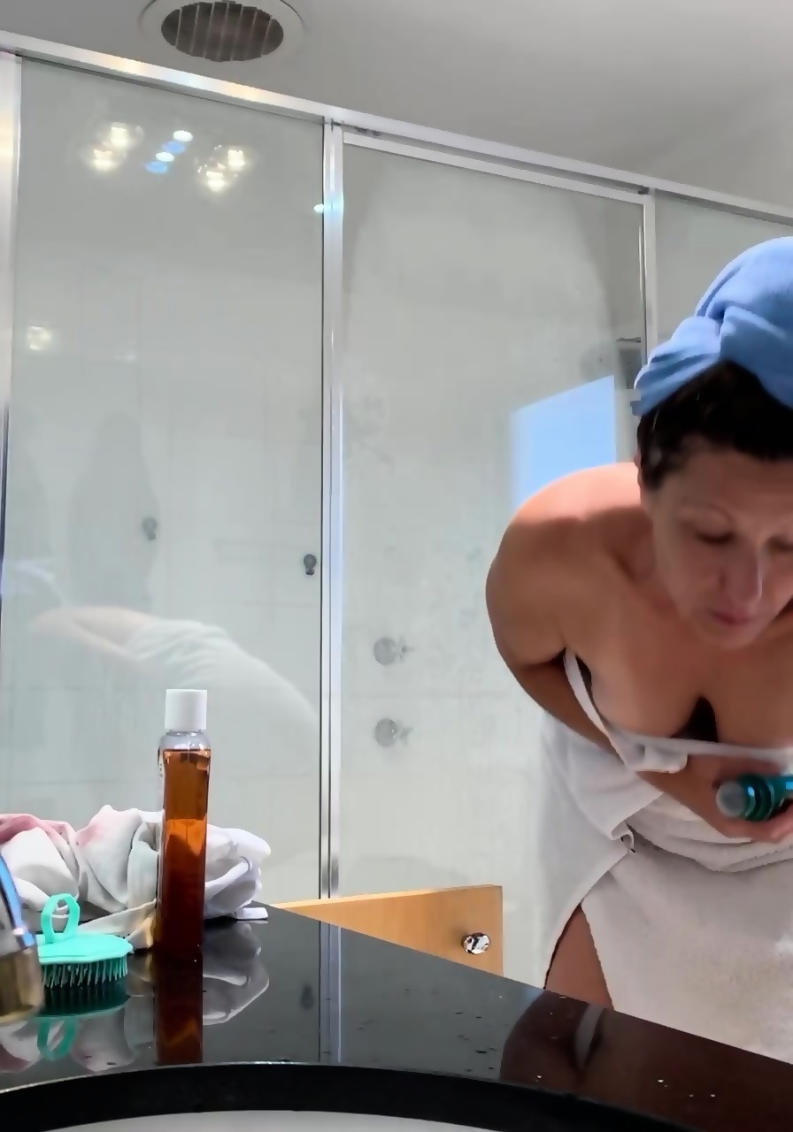 Mature Greek Wife Ekaterini Showing Off Her Trimmed Pussy And Saggy