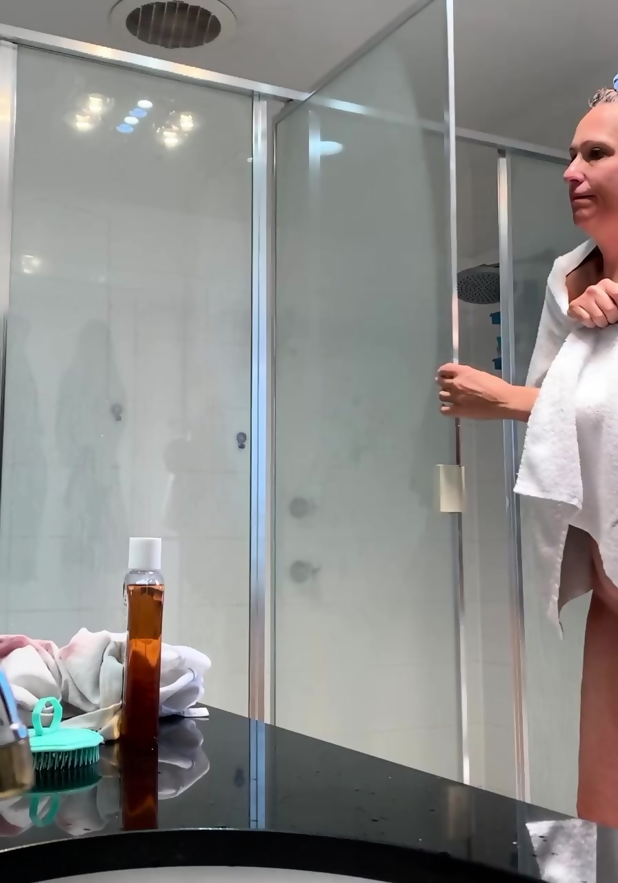 Mature Greek Wife Ekaterini Showing Off Her Trimmed Pussy And Saggy