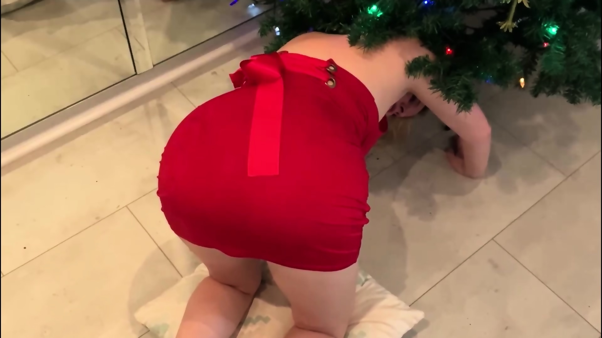 Stepmom Gets Stuck In The Christmas Tree And Fucked Eporner
