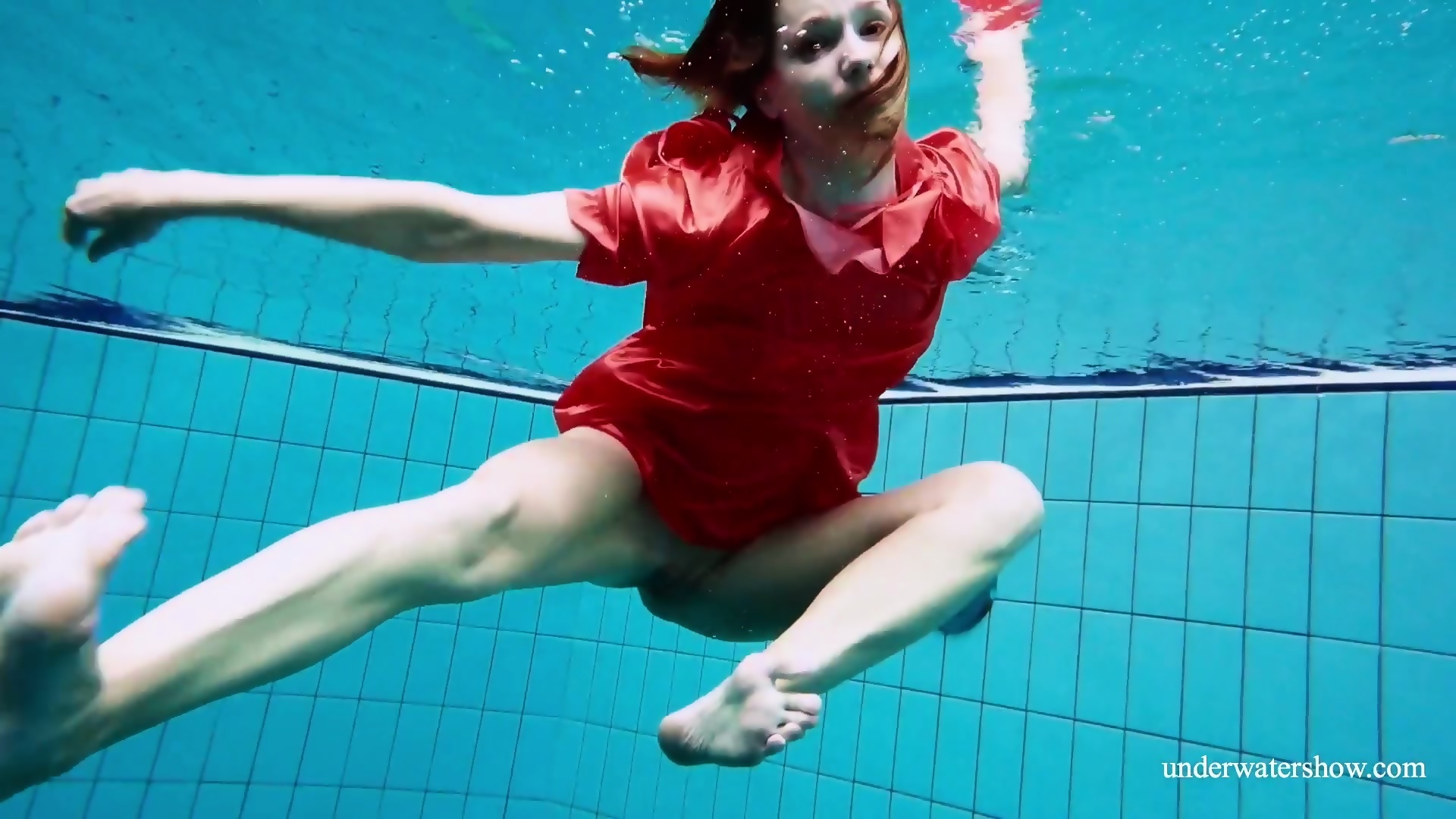 Cute Babe In Red Sexy Open Dress Swimming Eporner