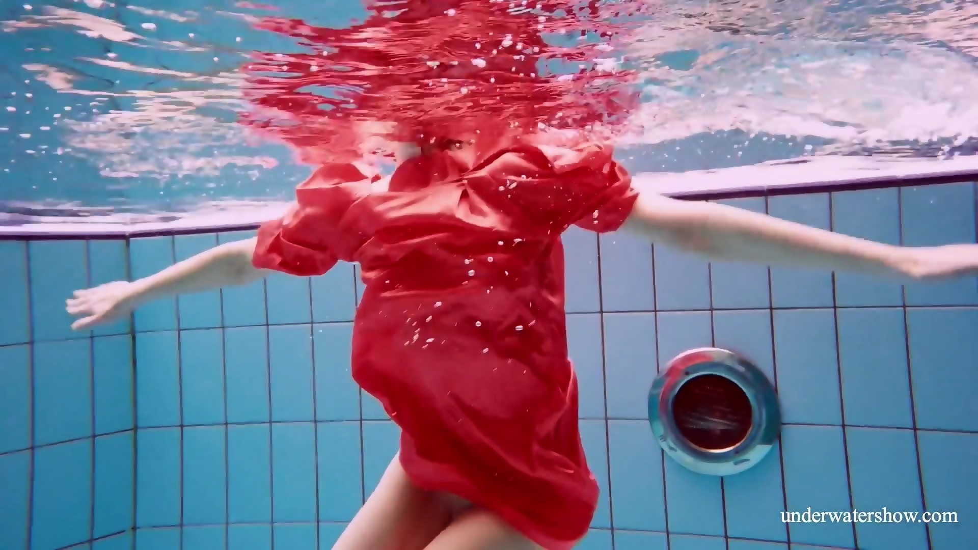 Cute Babe In Red Sexy Open Dress Swimming Eporner