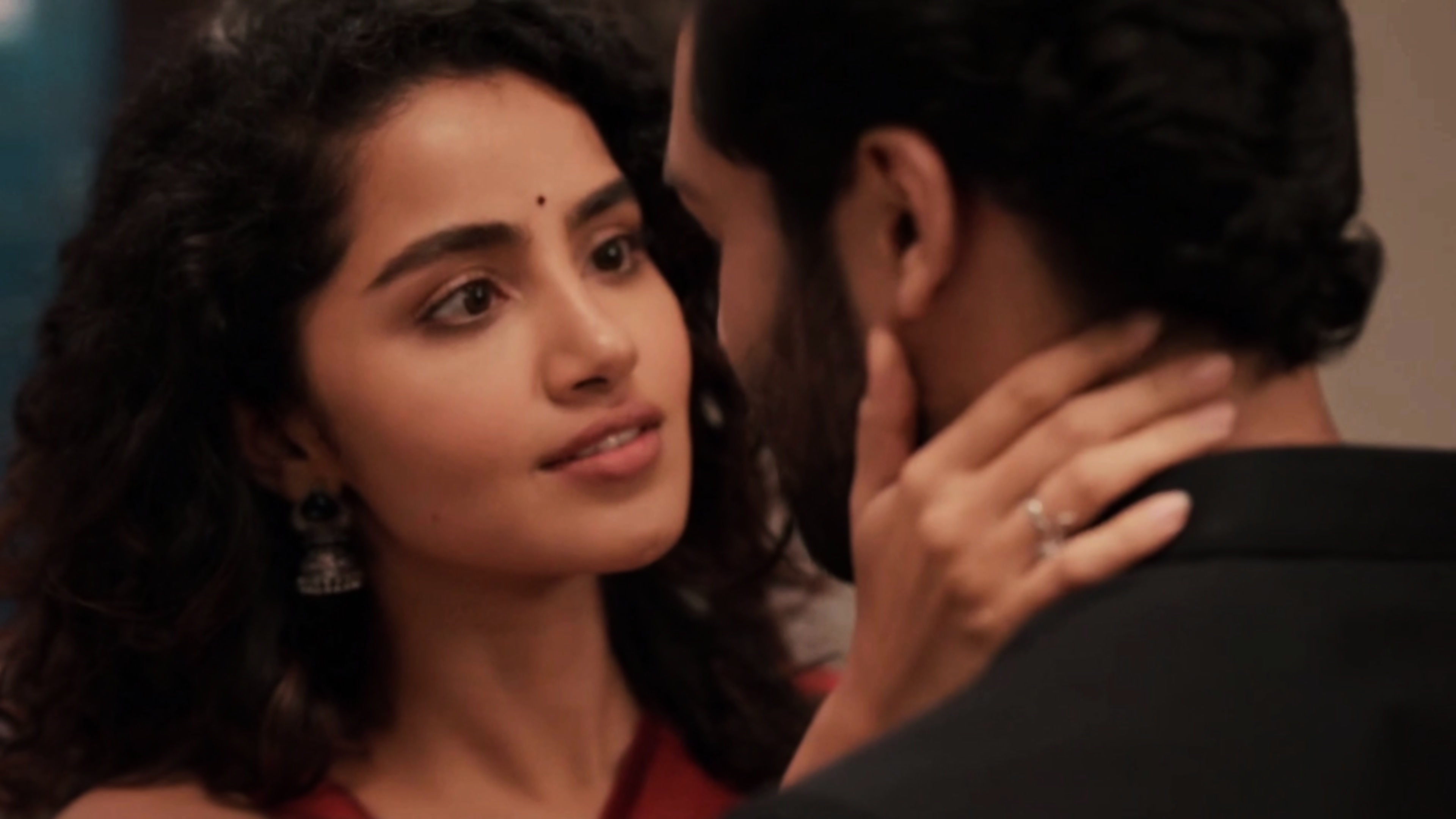 Indian Actress Anupama Parameswaran Hot Kissing And Bed Scenes Hd Eporner