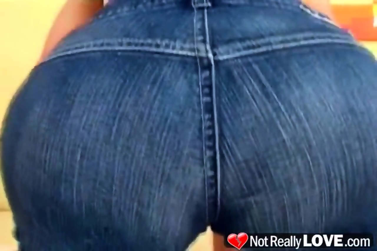 Booty Babe Stripteasing And Dancing Eporner