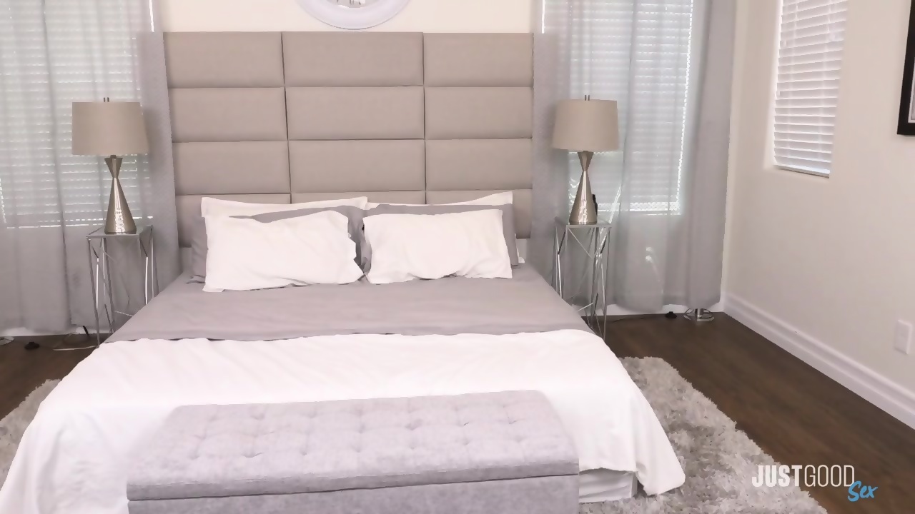 Ember Has Sex With Lucky Guy Ember Snow Eporner 
