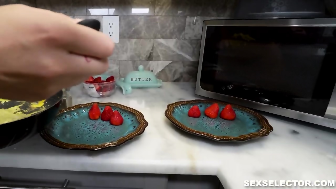 Cooking Naked Eporner