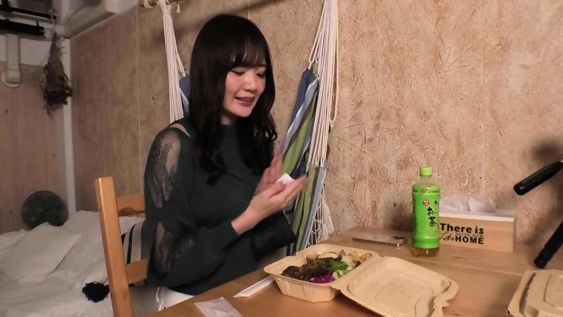 336knb 248 笑顔が素敵なスレンダー美乳妻を自宅に招いてav撮影!「美容の秘訣は運動かな♪」奇遇ですね、僕も運動sex大好きっす!一見草食系妻だけど、蓋を開けるとガッツリ肉食系