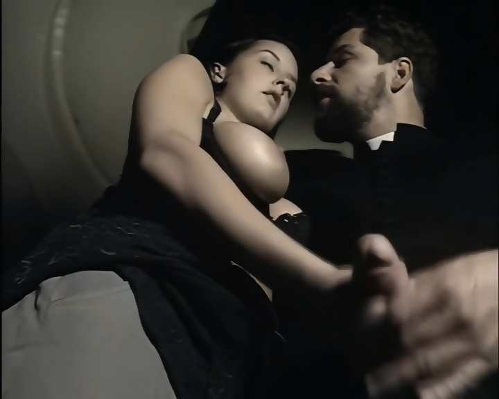 Lunar Pan Farar Si Zatrtkaju V Kostole Pred Omsou Monica Roccaforte Eporner