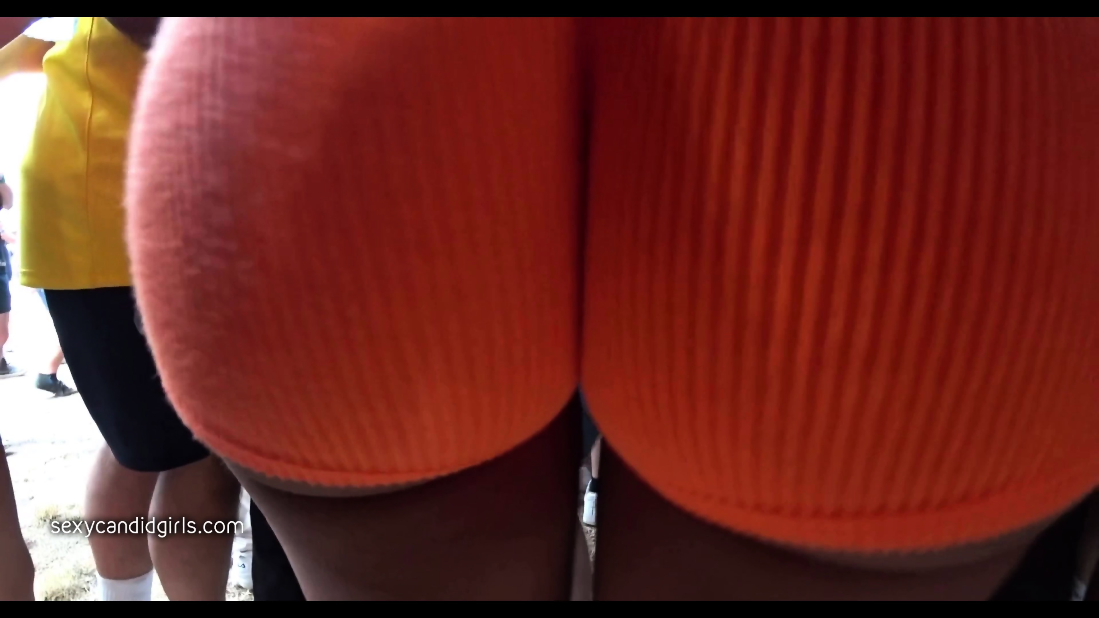 Rave Girl In Shorts Cameltoe Eporner