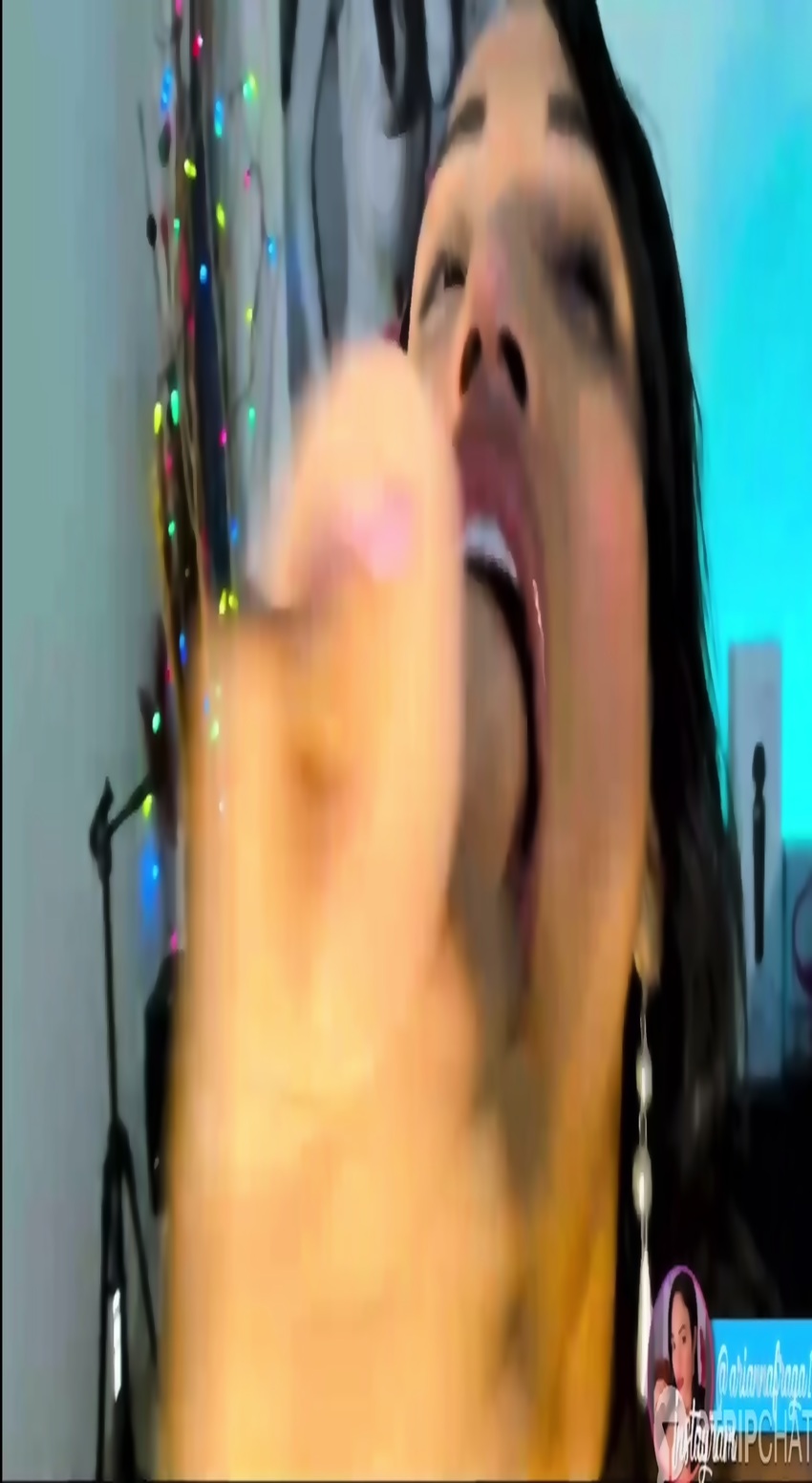Chica No Se Aguanta Y Se Masturba En Directo Eporner