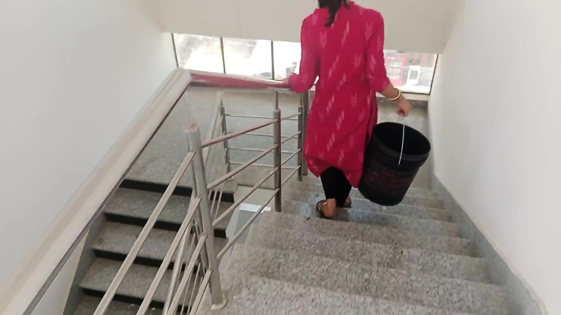 Kirayedar Kapde Sukha Rahi Thi Makan Malik Ne Choda Xhw Eporner