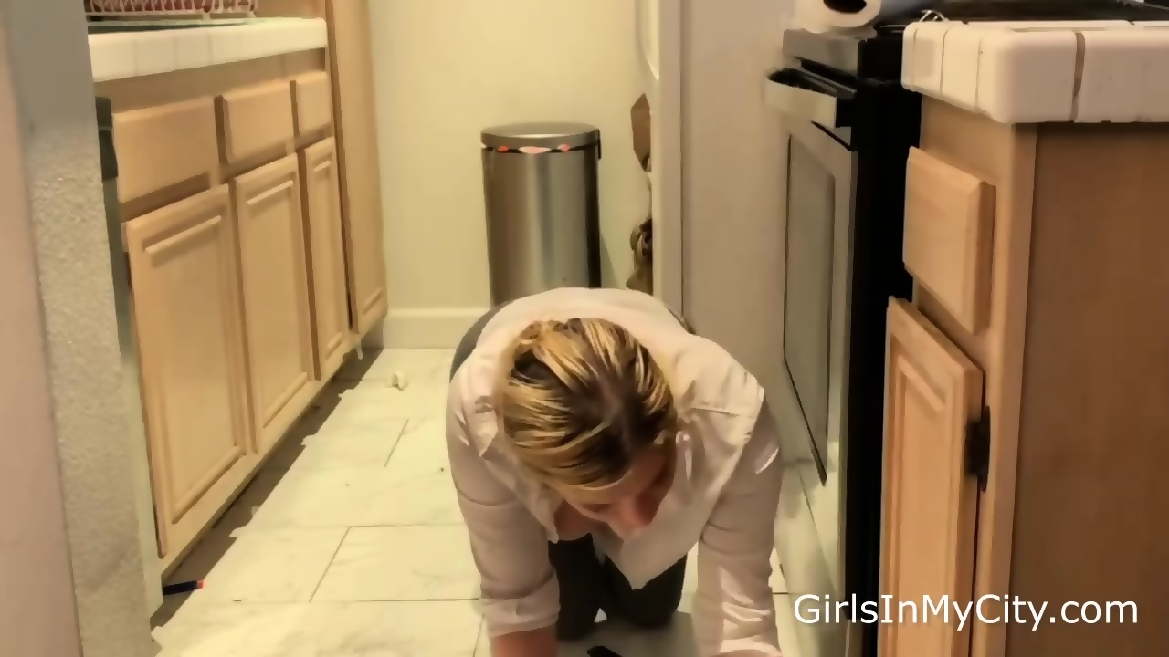 Stepmom Is Horny And Stuck In The Oven Eporner 
