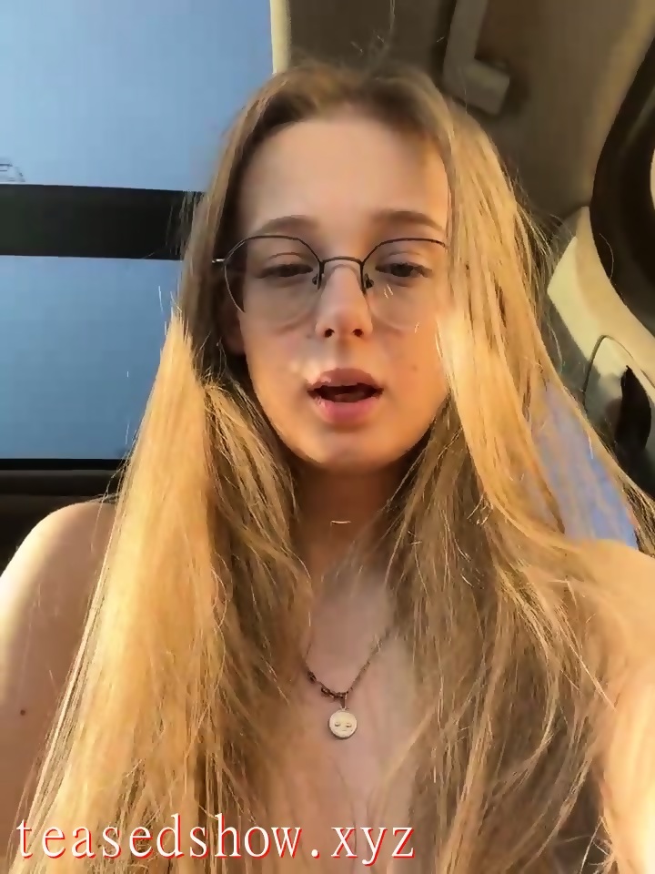 Huge Tits Play With Her Boobs - EPORNER