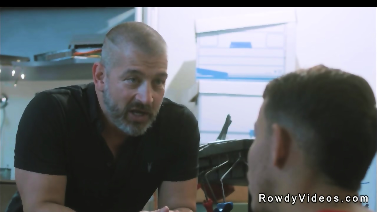 Gay Janitor Gets Rimjob In Locker Room At A Sex Club Eporner