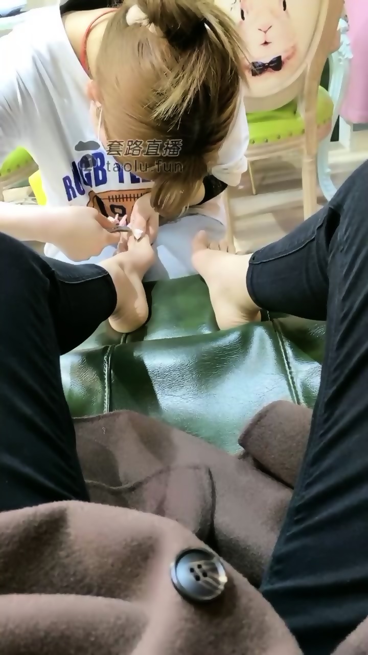Xiaoyue Xiaoyue Doing Foot Manicure Live Broadcast Eporner