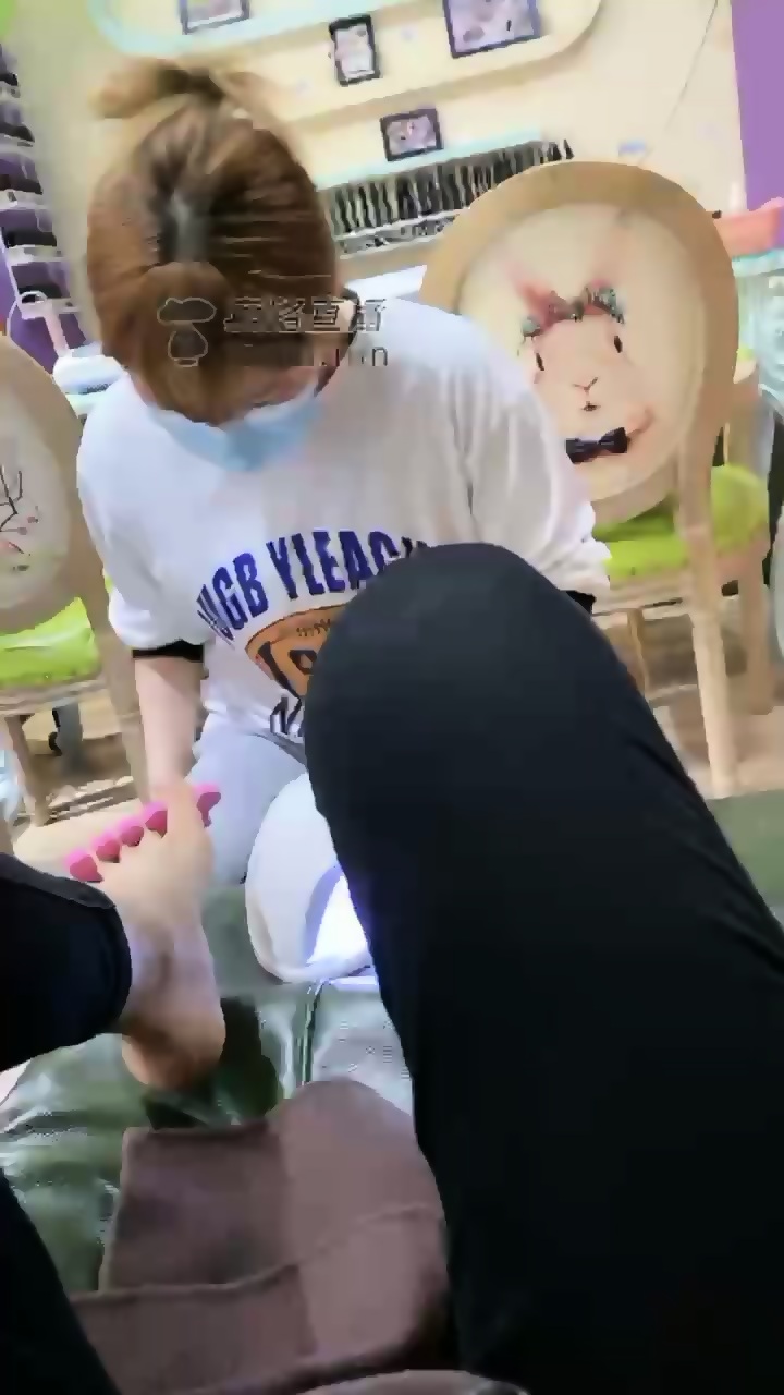 Xiaoyue Xiaoyue Doing Foot Manicure Live Broadcast Eporner