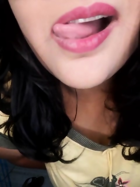 Hotdivya Strip Chat Model Wearing Naughty And Showing Figer Eporner