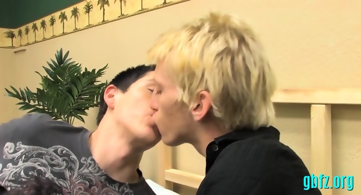 Big Dick Twinks Fuck - EPORNER