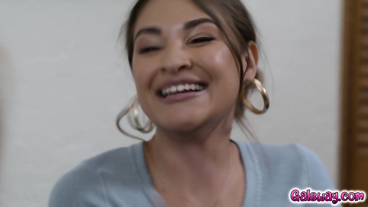 Adria Brings Gizelle To A Sensual Romantic Sex Eporner