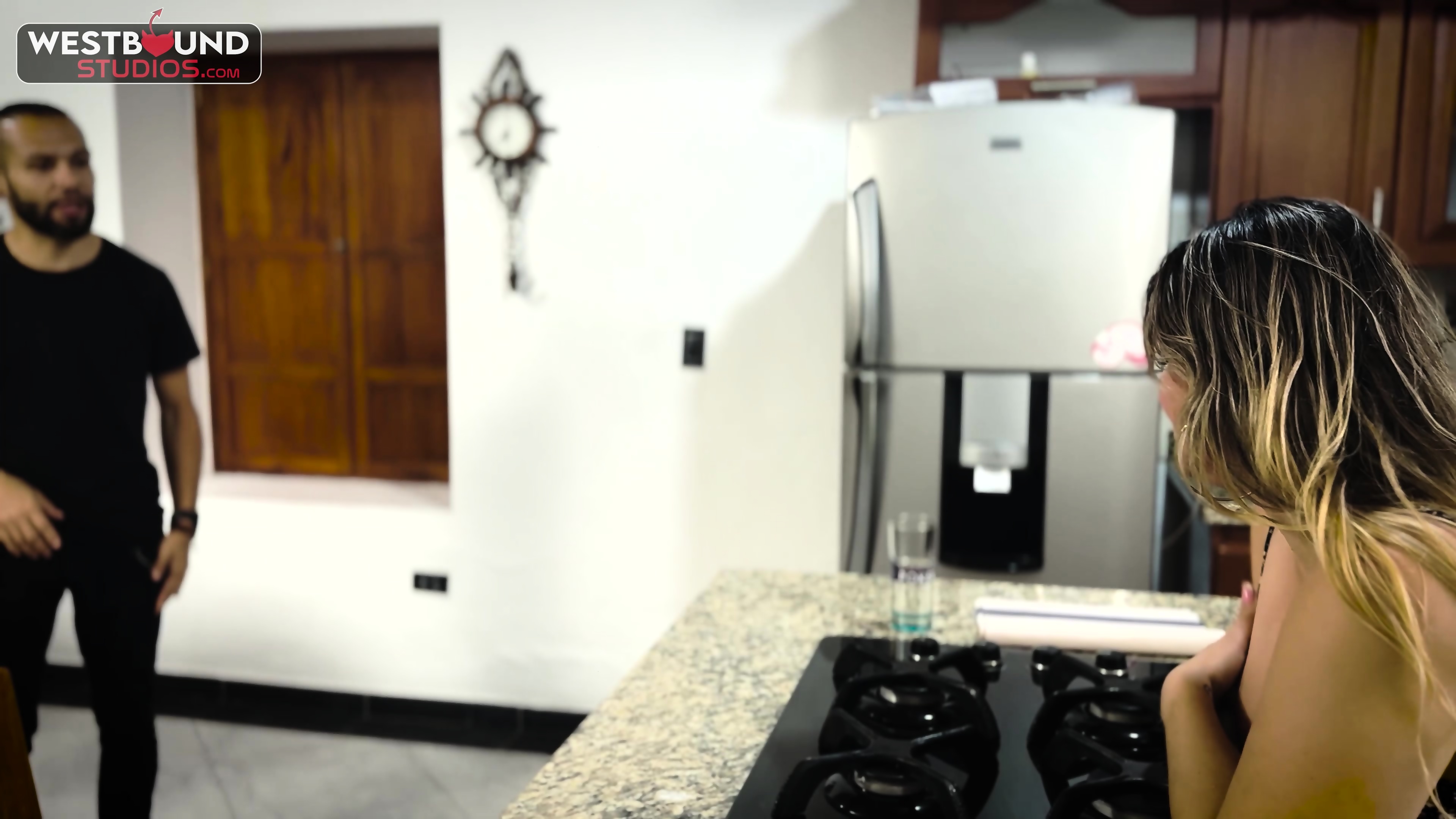 A Milf Cachonda Valentina Tejada Follada En La Cocina Por El Mejor