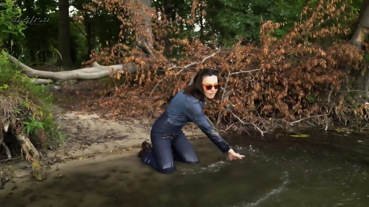 Wetlook Wrangler Jeans - EPORNER