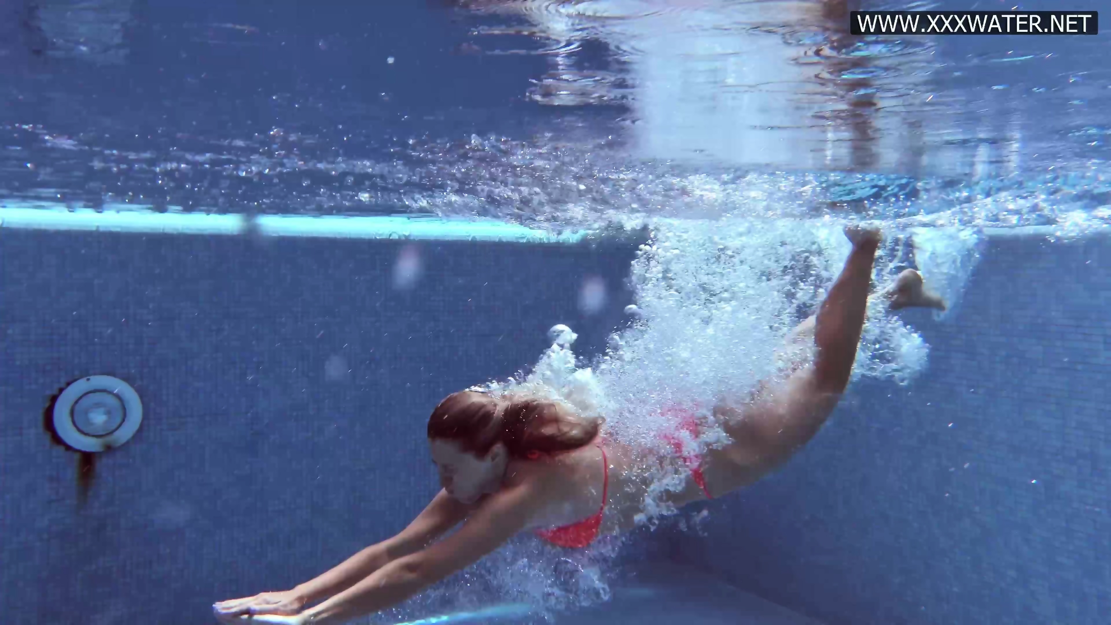 Mary Kalisy Shows Her Hot Big Ass Underwater Eporner