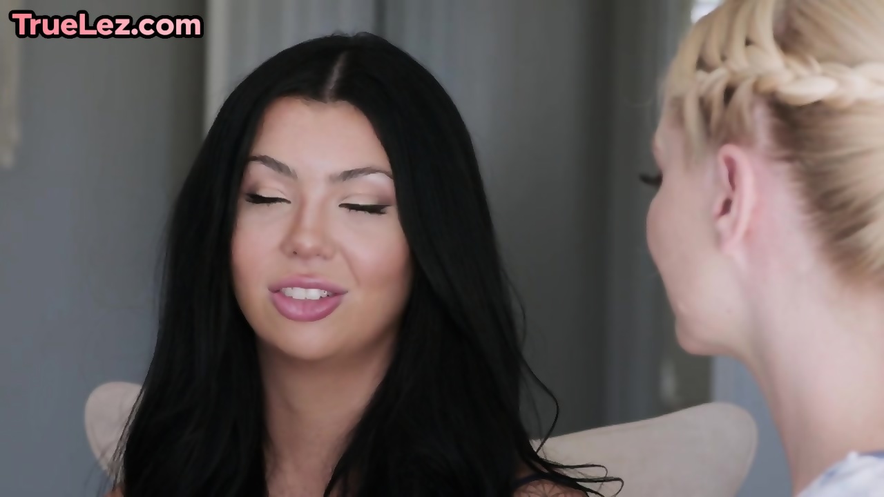 Lez Beauties Play In 69 Position While Licking Pussies Eporner